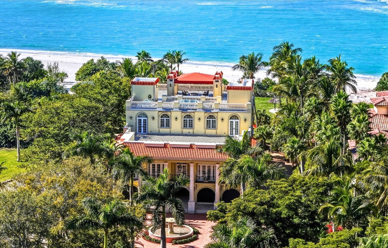Classy mansion in Sarasota, FL is what true luxury looks like