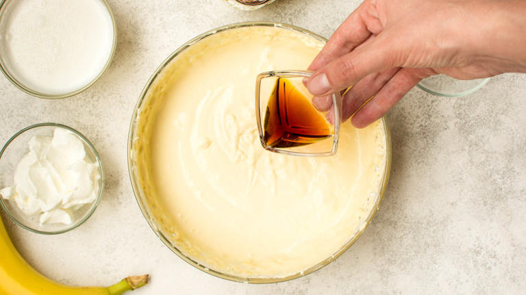 Vanilla bean paste vs extract: When to use each in your baking