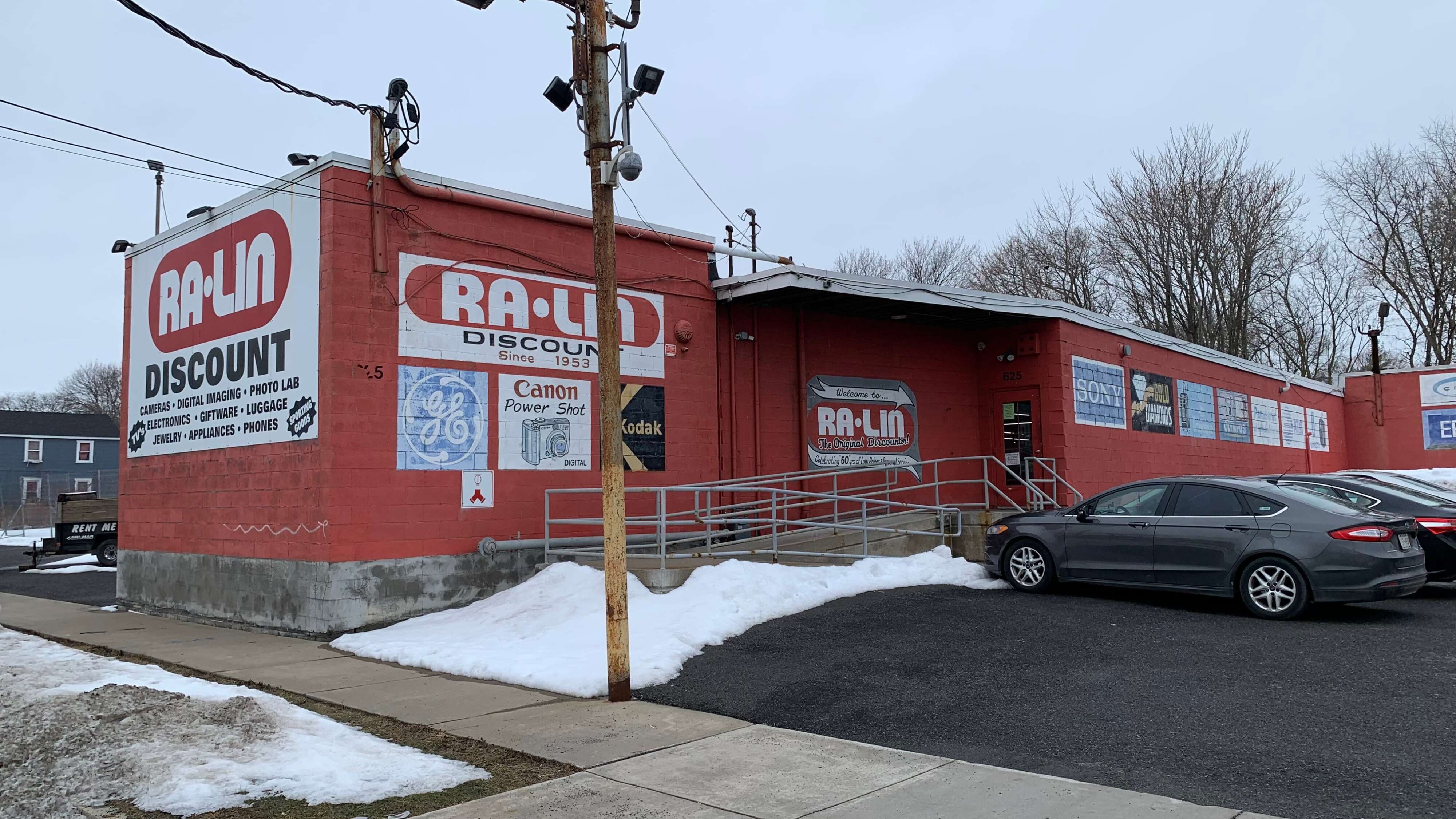 A popular part of Ra-Lin is closing after 7 decades, but the iconic ...