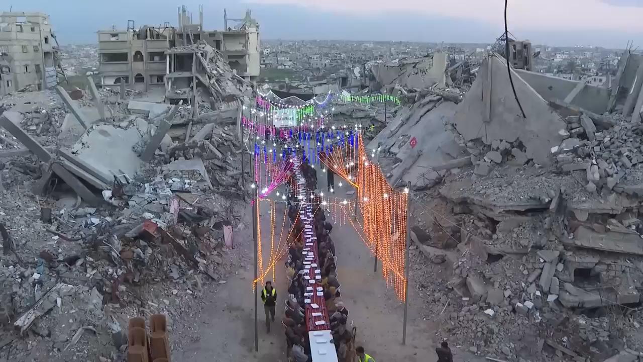 Palestinians gather for iftar among rubble, destruction in Gaza