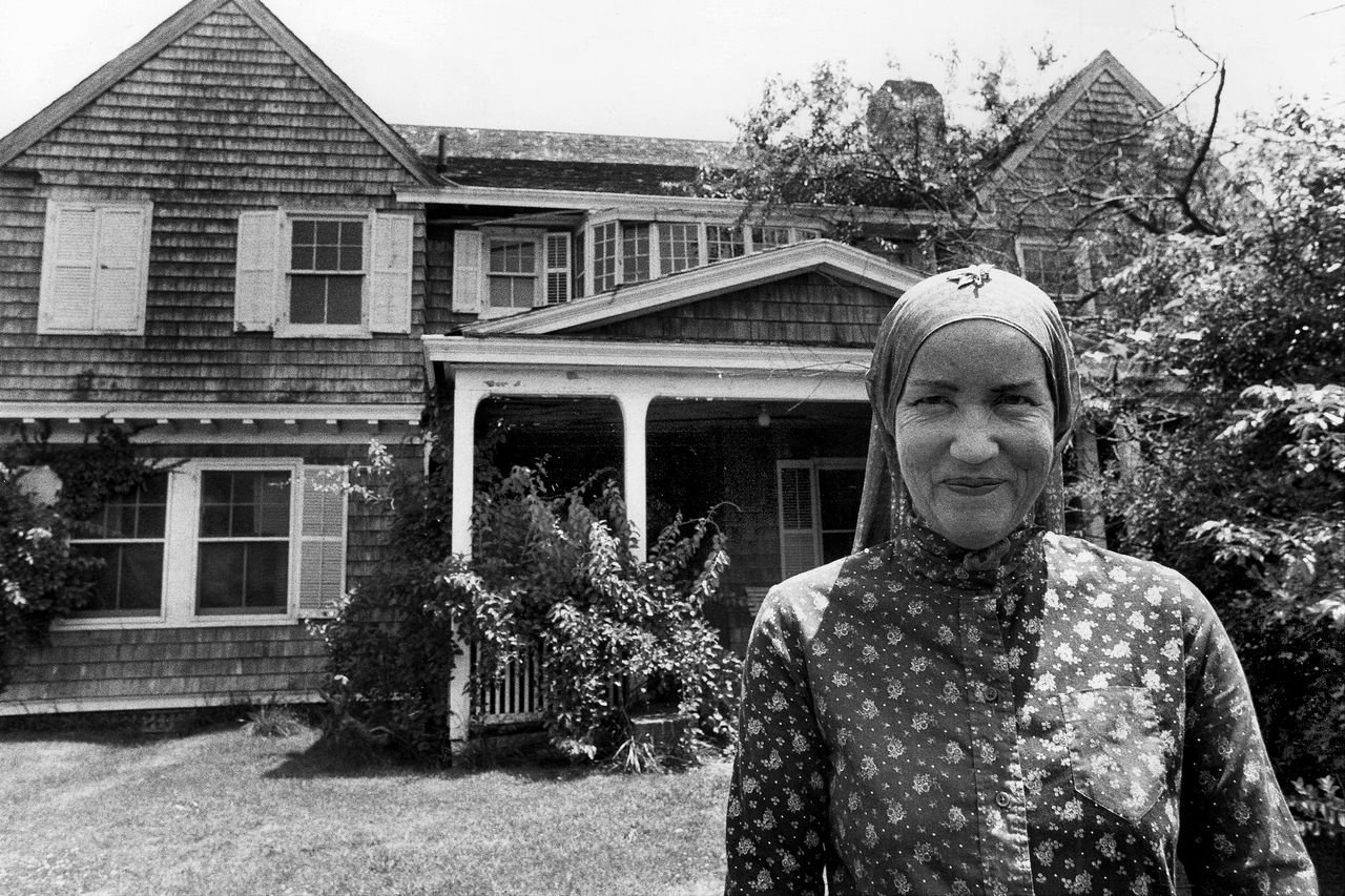 Grey Gardens: A look back at the controversial documentary on 'Big Edie ...