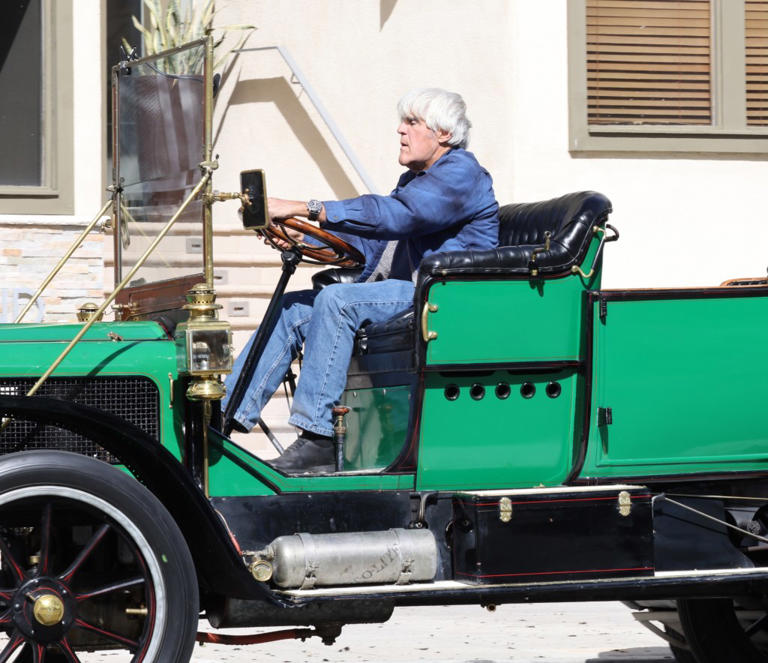 Jay Leno turns heads driving 119-year-old steam car through Los Angeles