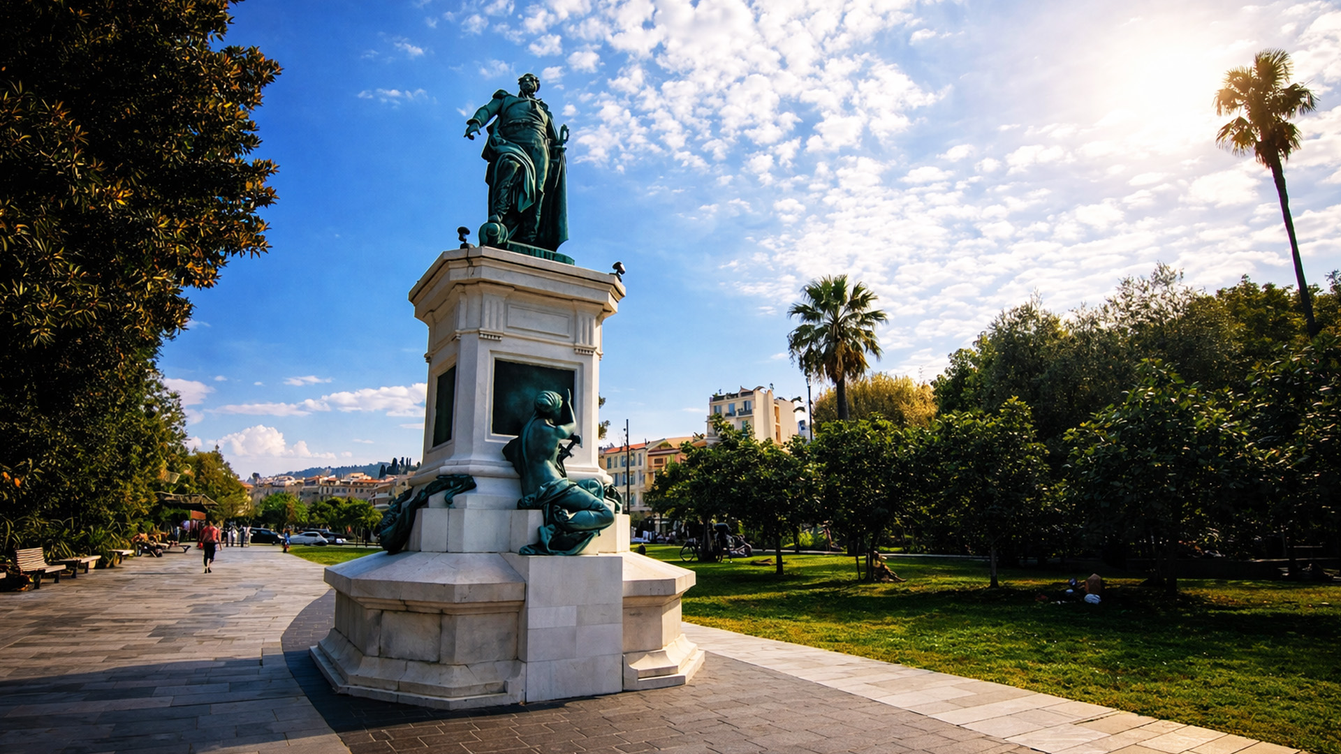 Explorando um parque no centro de Nice, França