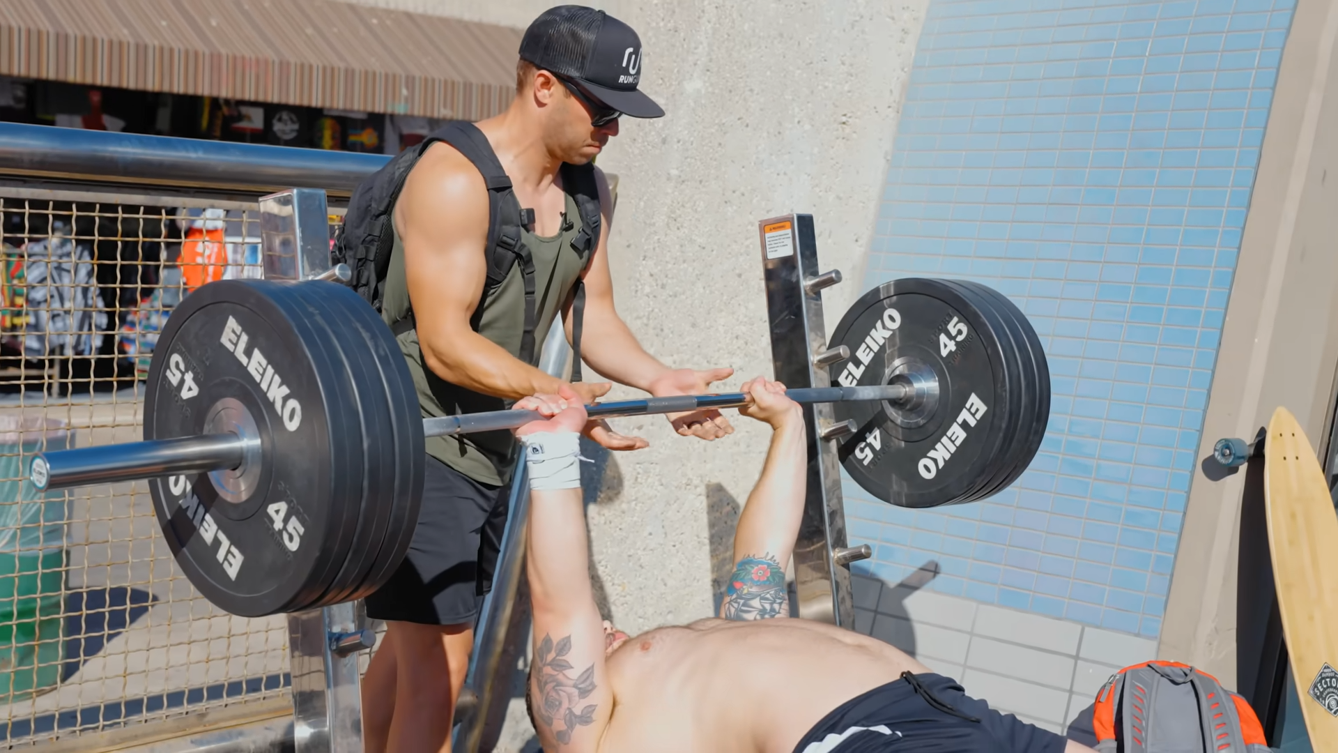 Nobody could bench this much weight - until this guy tried
