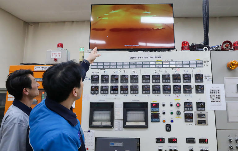 AI manages melting furnace, standardizing 1.2 billion glass bottles