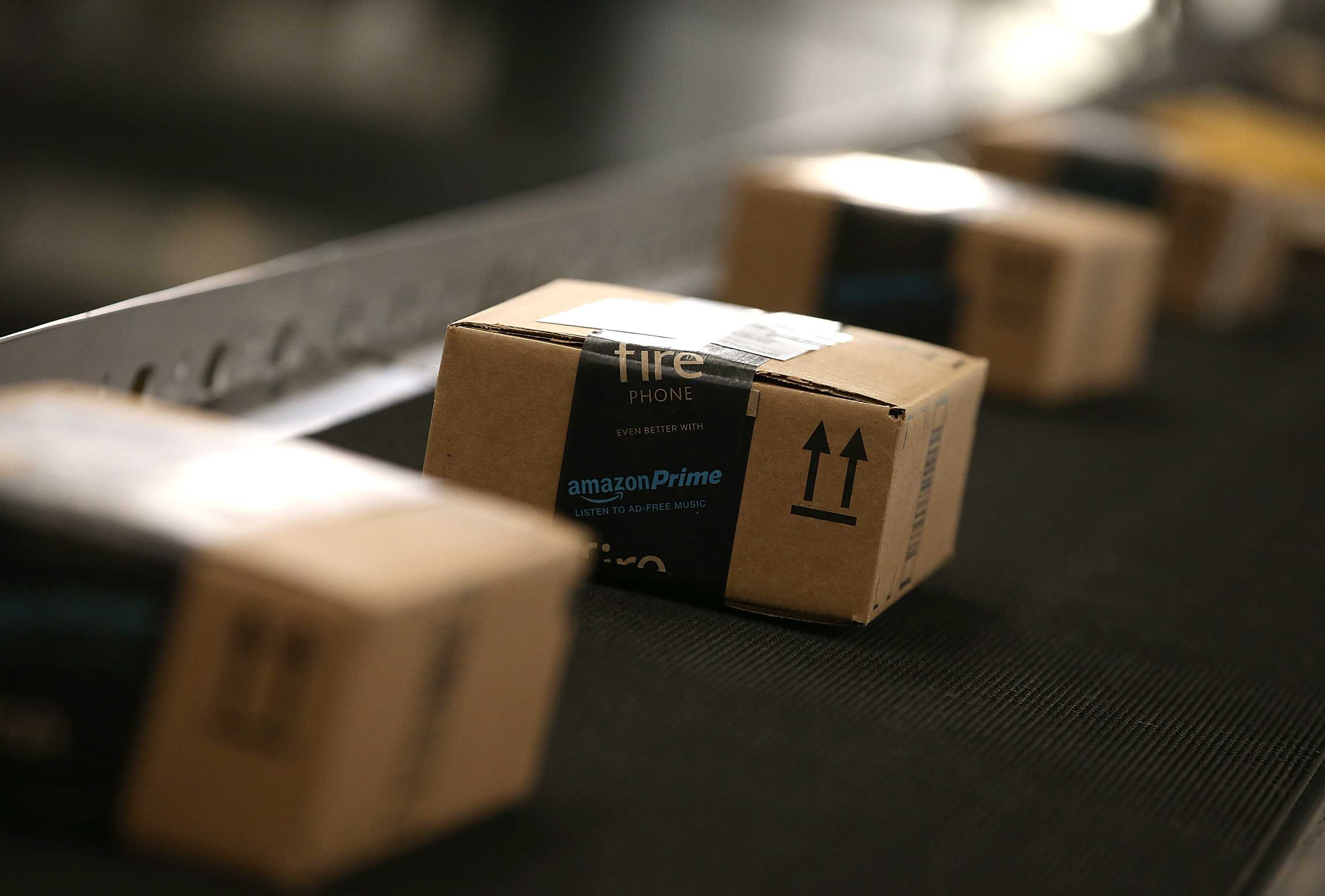 Amazon overtakes Walmart as largest US company by revenue