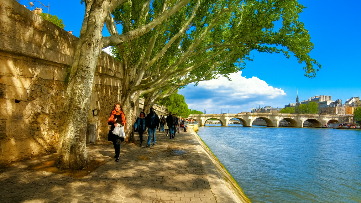 Daily life on the Seine River path