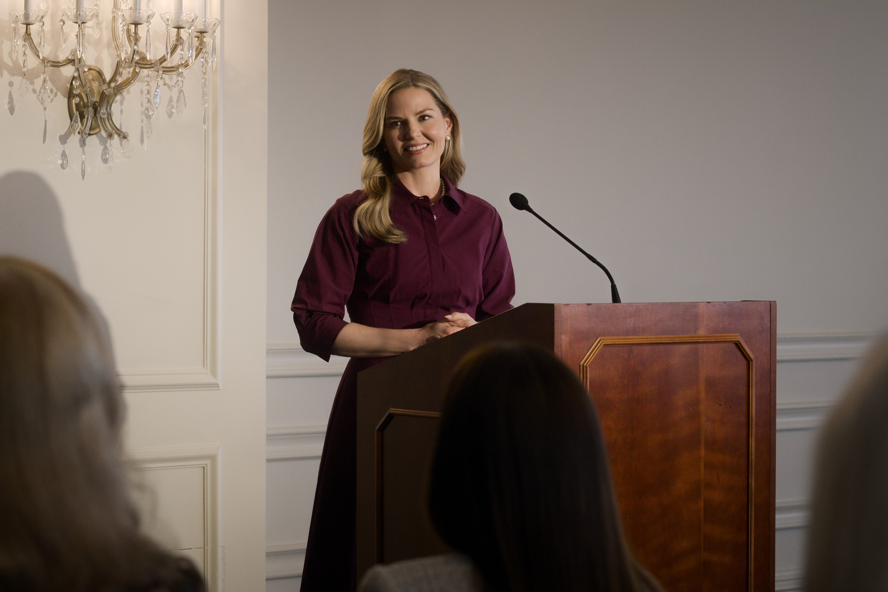 Jennifer Morrison teases her 'devious' first lady in 'The Night Agent ...