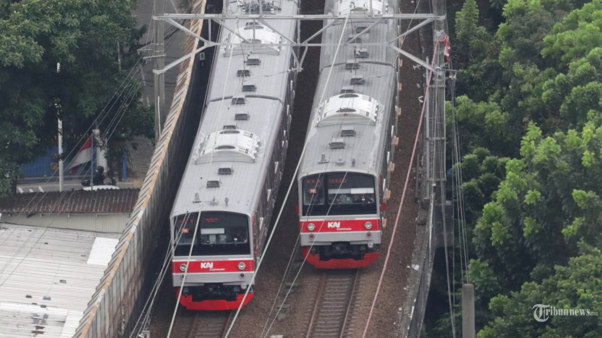 Commuter Line Bandara Soetta anjlok usai tabrak truk di Tangerang ...