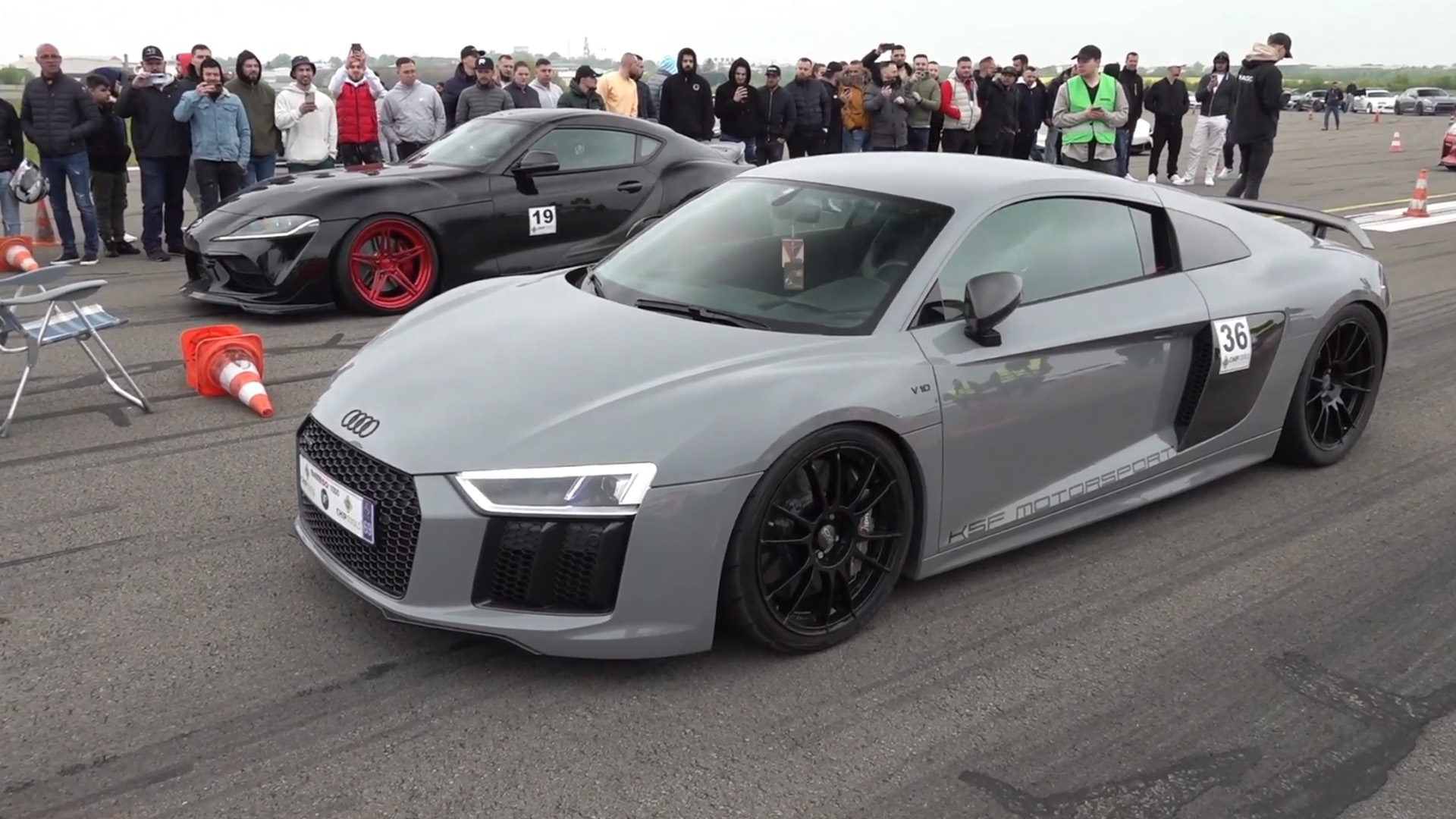 Audi R8 V10 tritt im Geradeaustest gegen Toyota Supra MK5 an