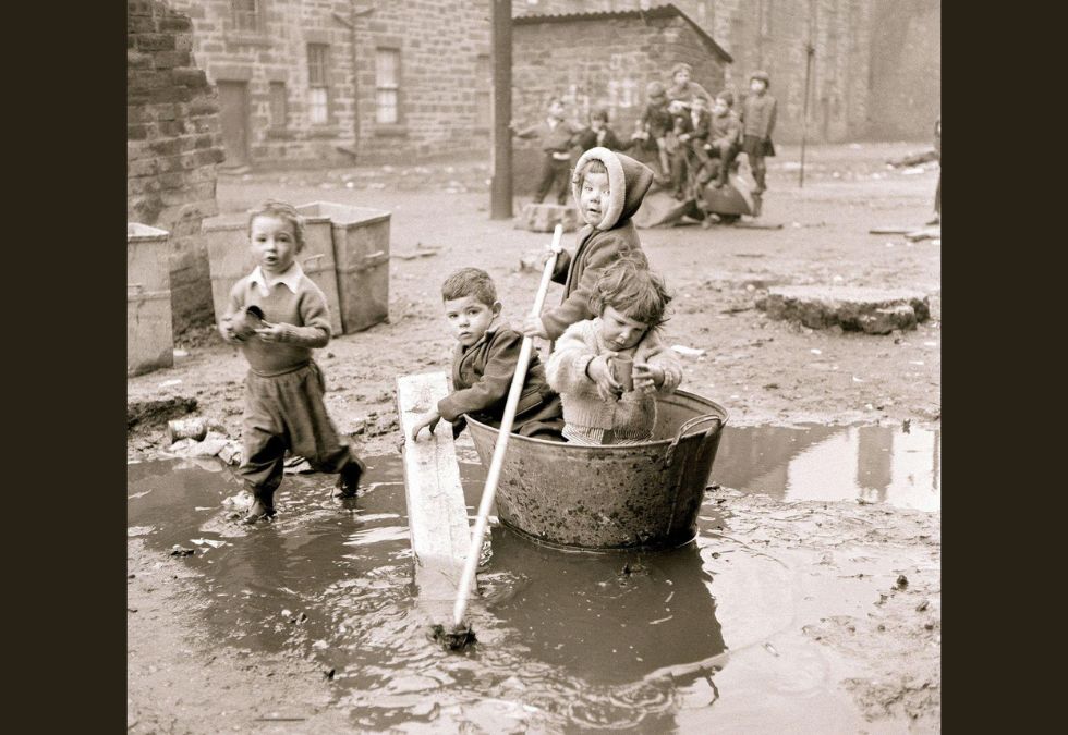 26 powerful vintage images showing life in poverty