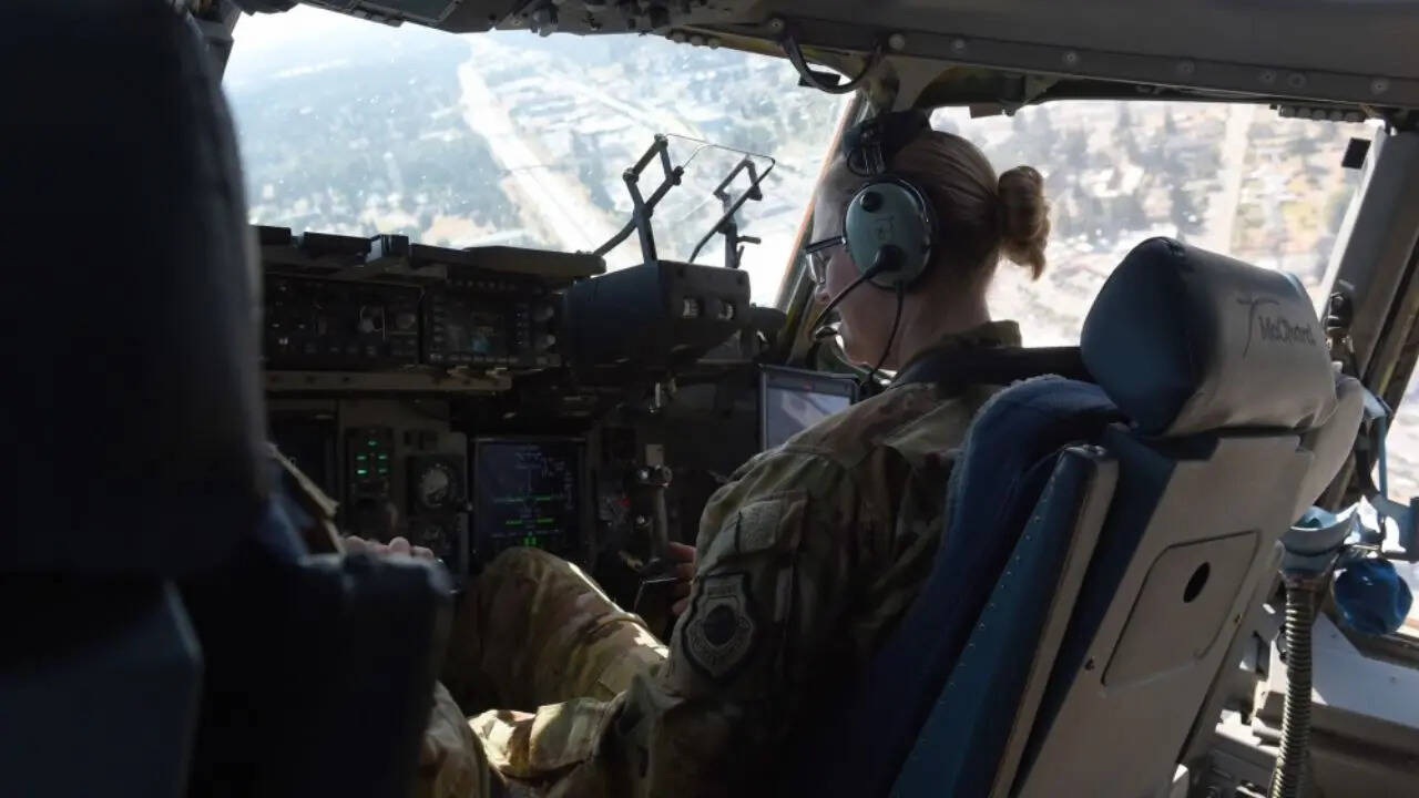 What is squawk 7700? US Air Force C-17 MOOSE31 declares in-flight emergency