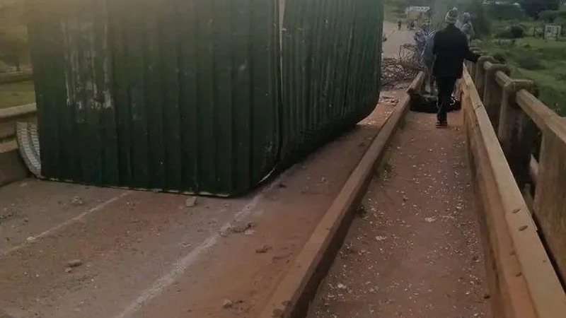 KwaXimba residents stage protest over water and power cuts, brand ANC ...