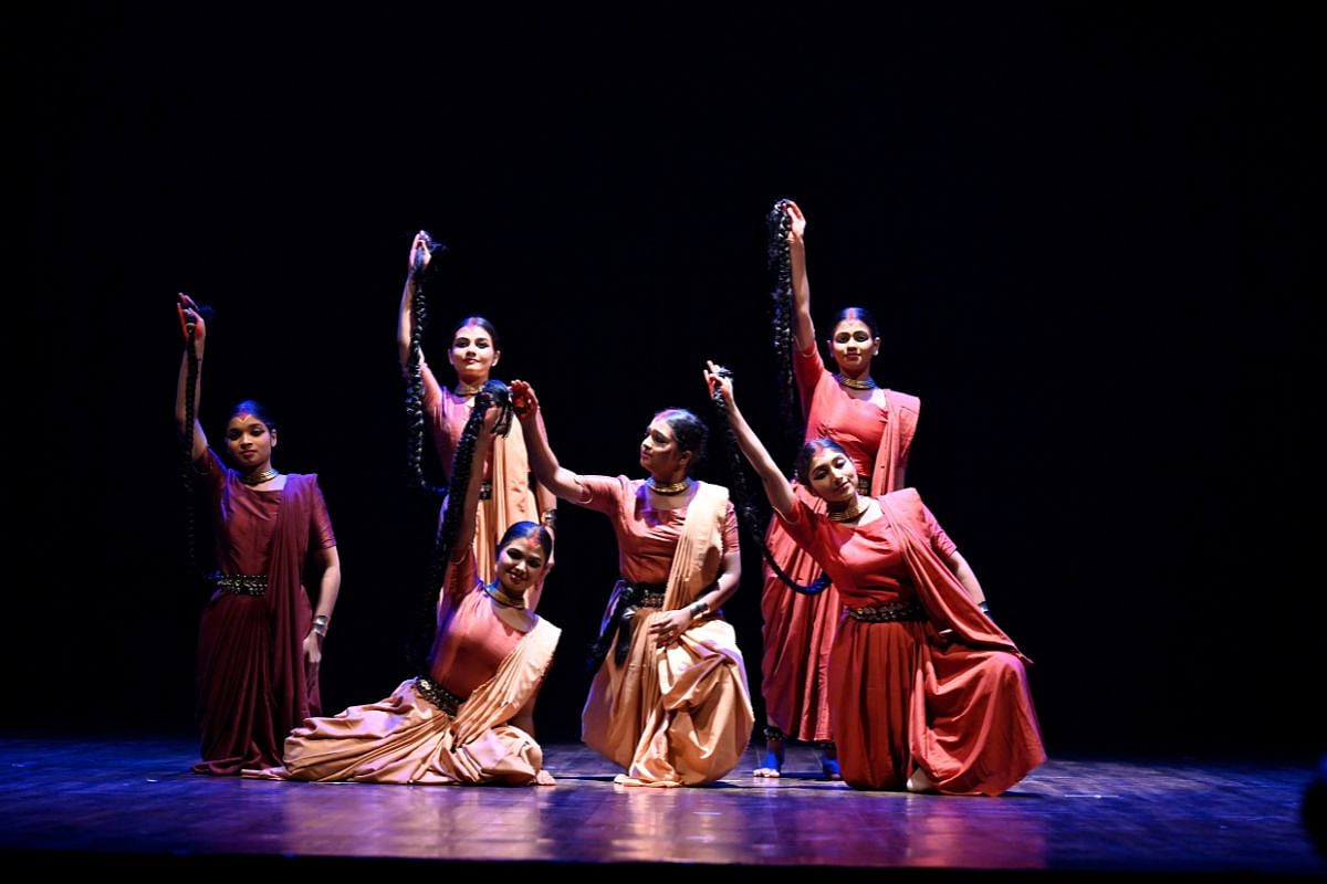 Pinnal: Divya Nayar’s contemporary Bharatanatyam recital weaves ...