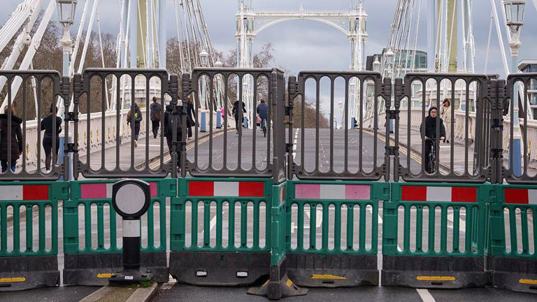 Albert Bridge may close for a year for repair