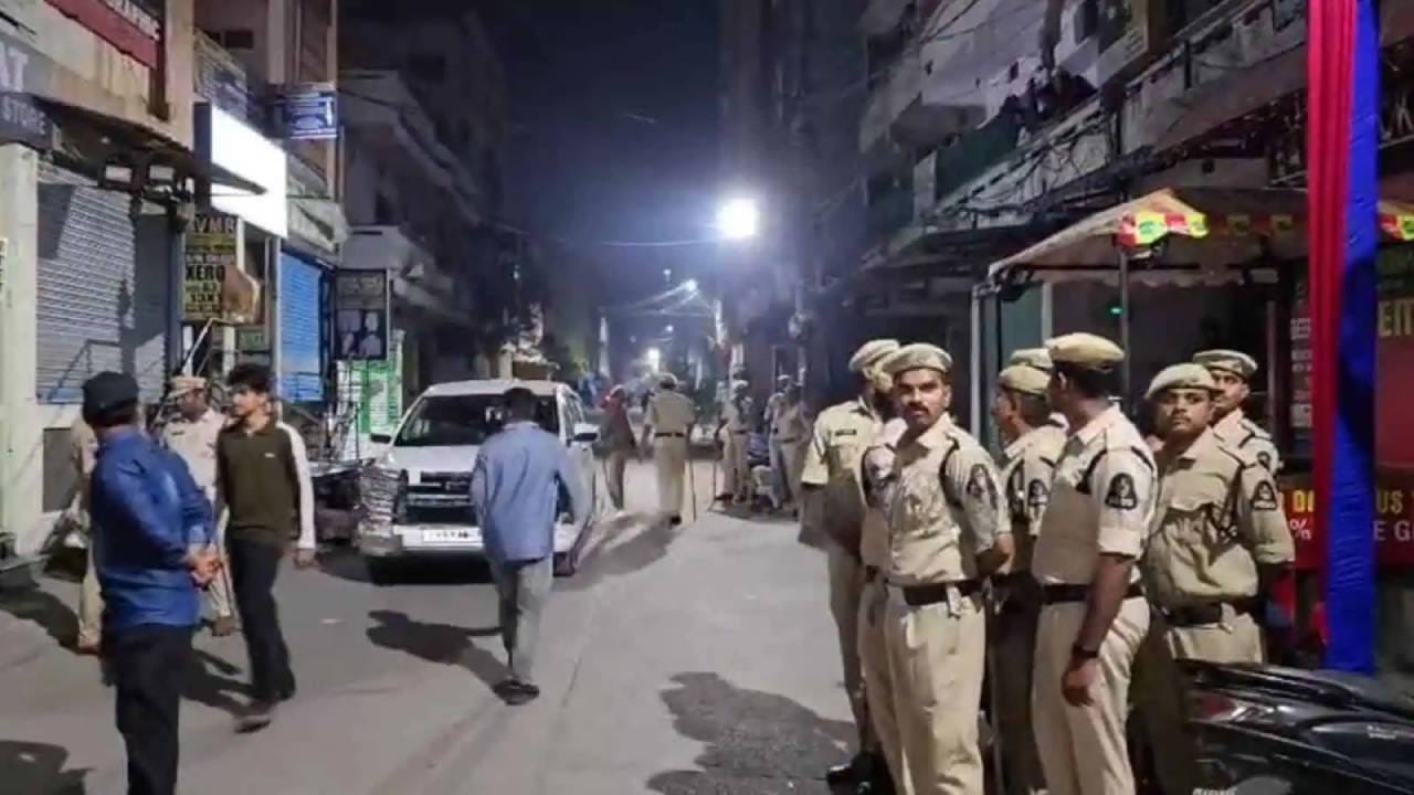 Hyderabad: Tension near Jama Masjid after slogans raised during ...