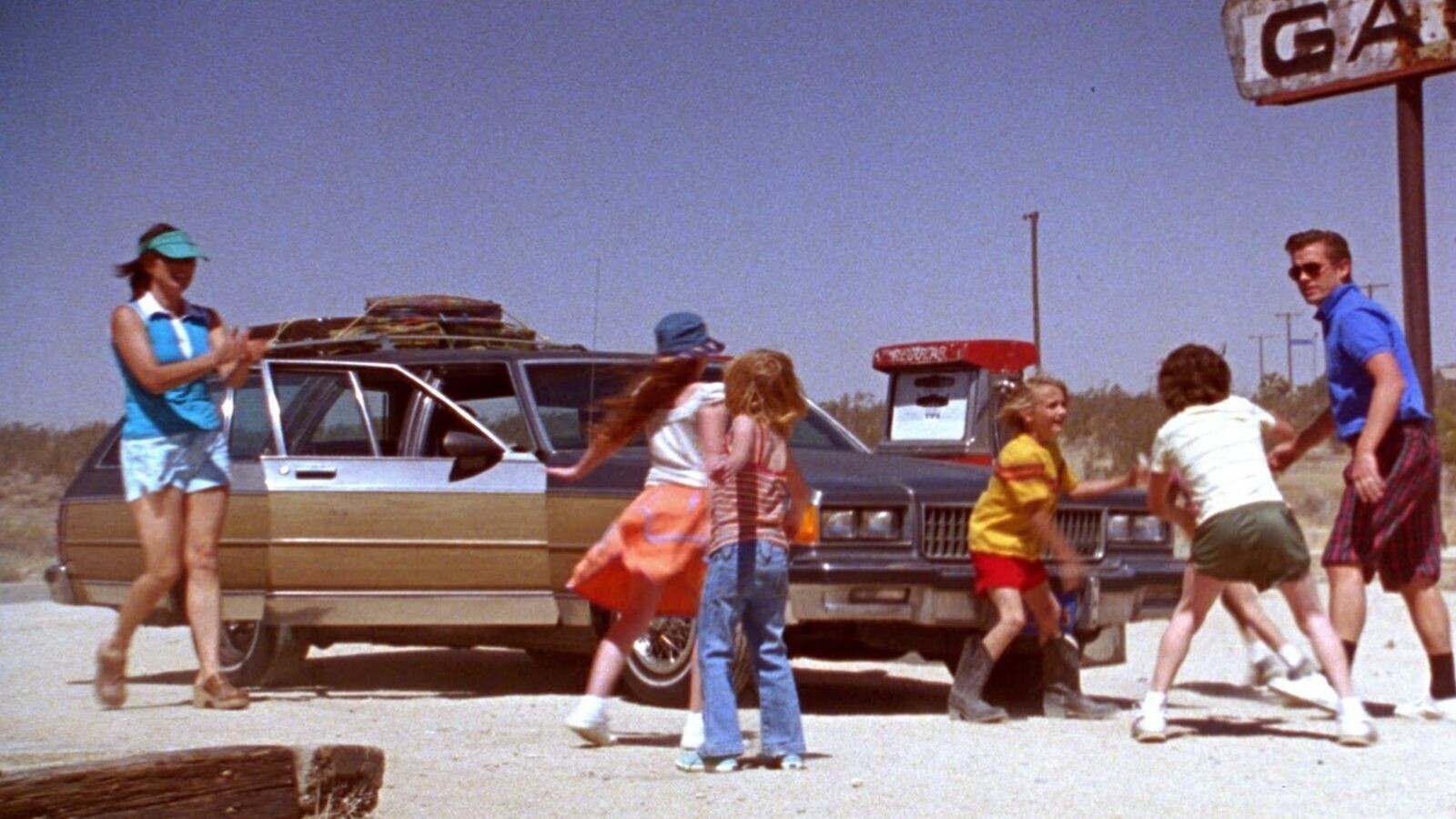 20 photos of what a real '80s vacation was like