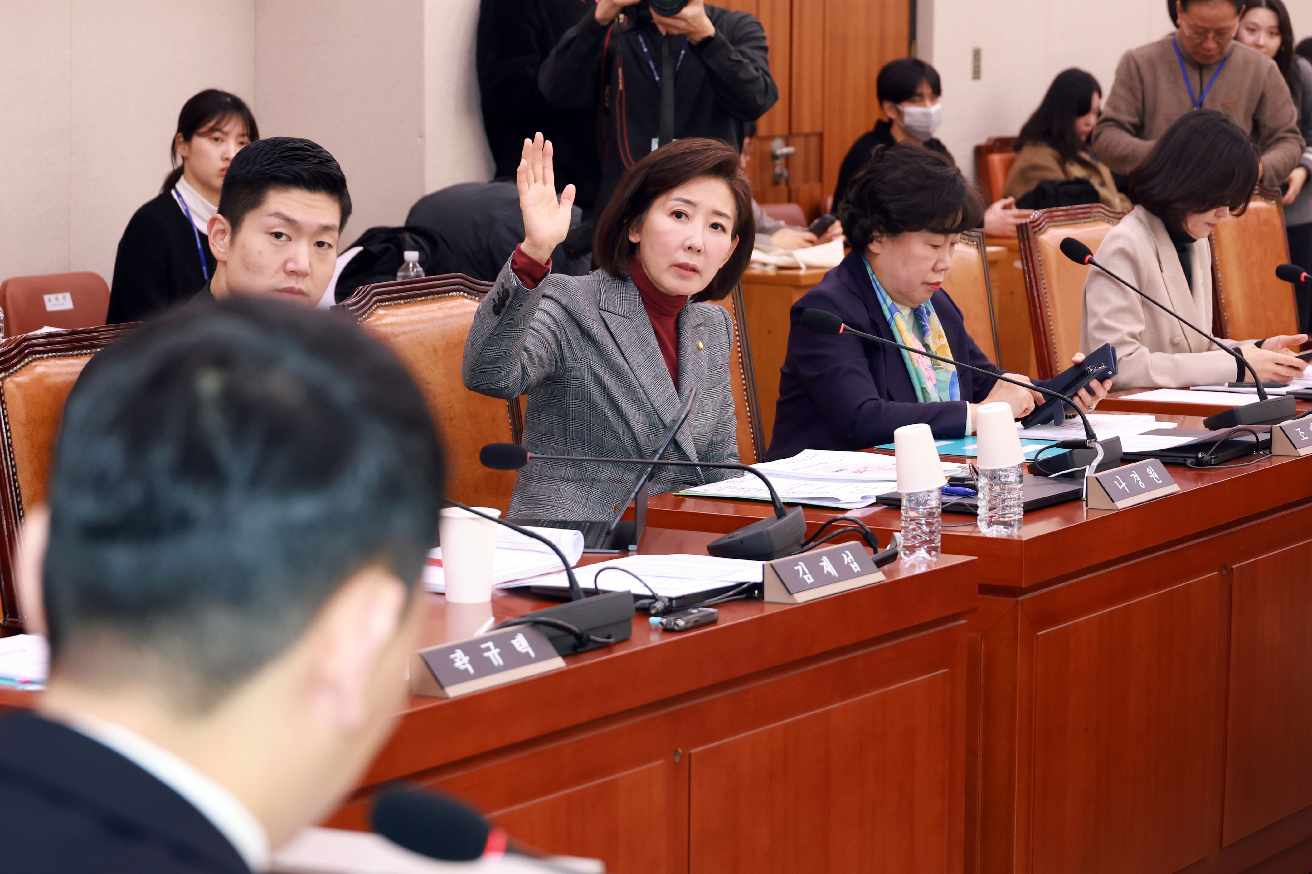 Democratic and People Power parties clash over Yoon pardon ban