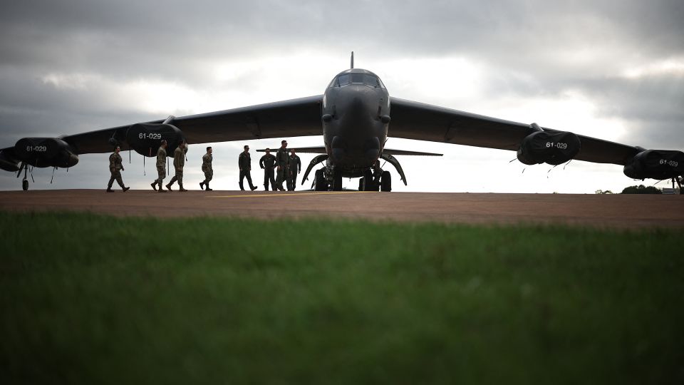B-52 bomber crashes shortly after takeoff at California’s Edwards Air ...