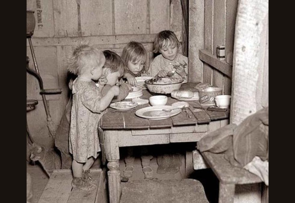 26 powerful vintage images showing life in poverty