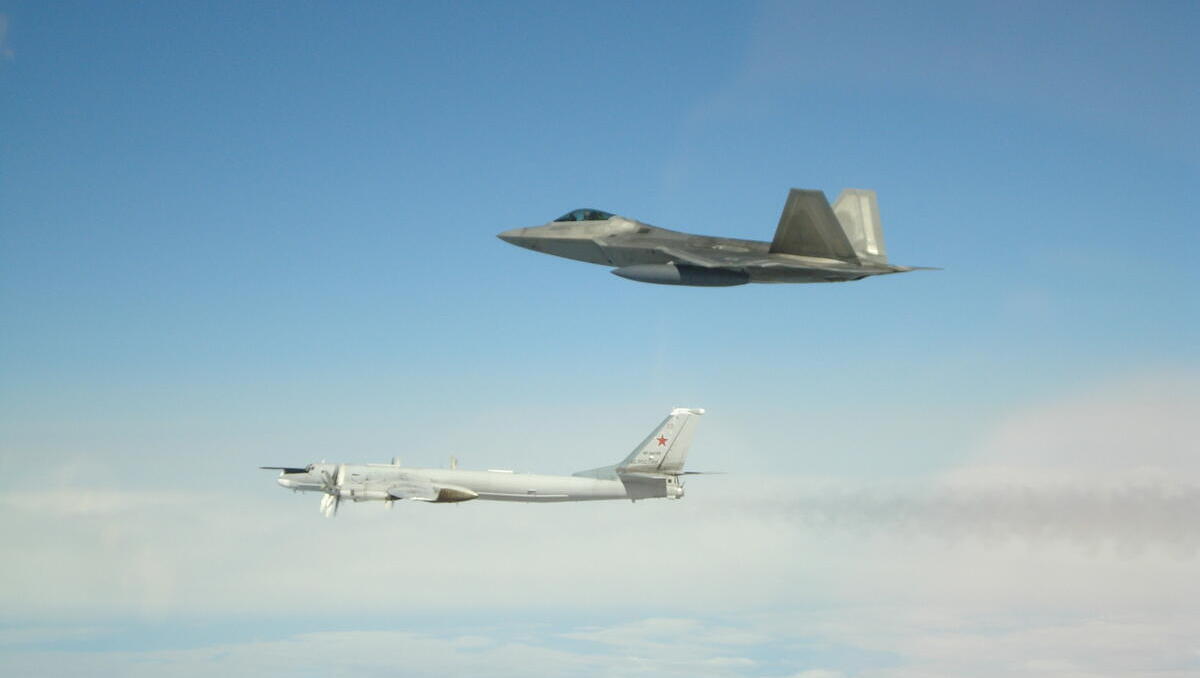 Alaska: Russische Bomber dringen in Luftraumüberwachungszone über ...