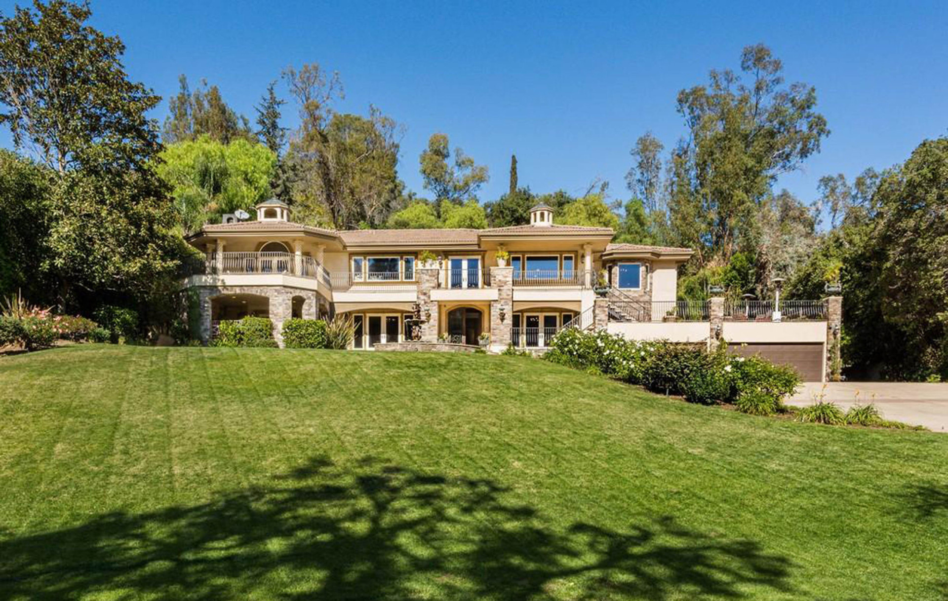 Celebrity homes that nobody wanted to buy