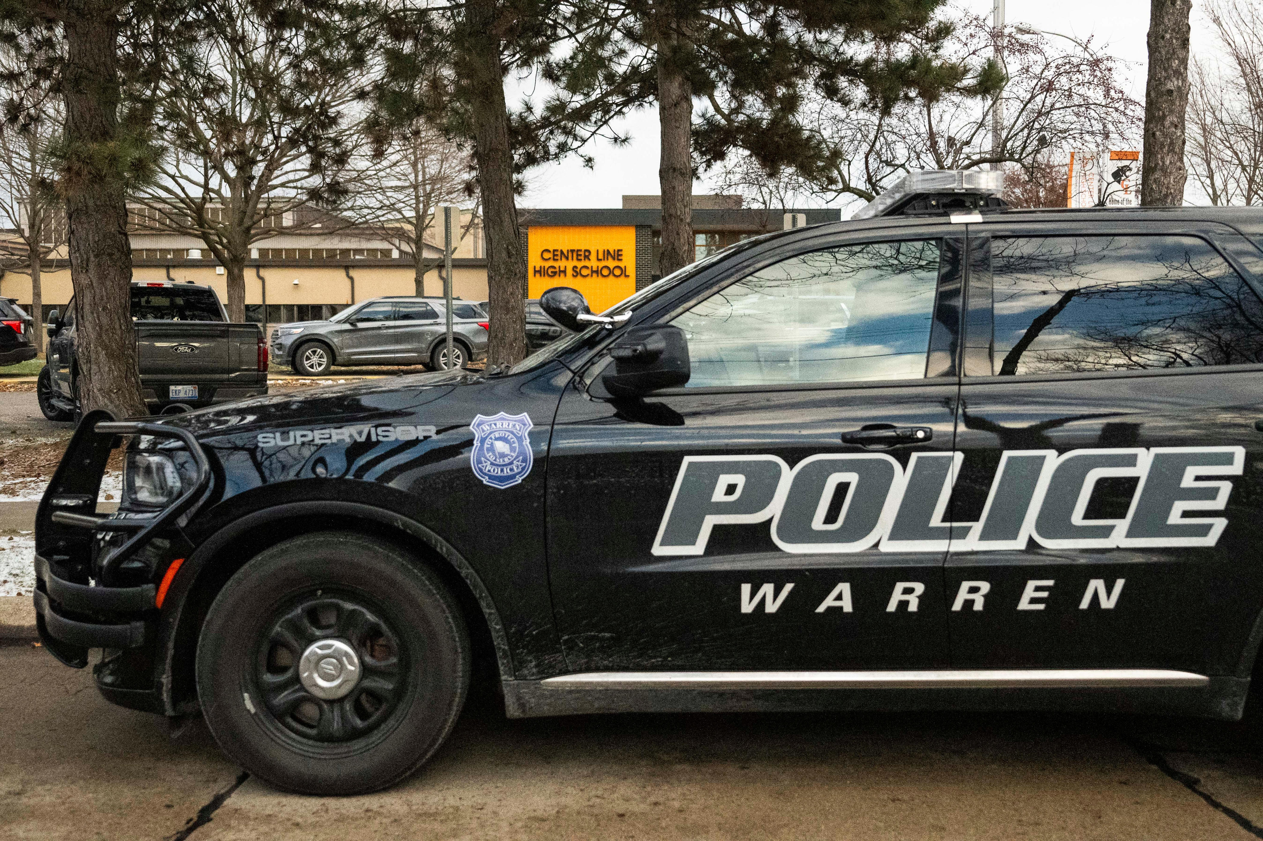 1 dead after driver fleeing Warren police hits another car