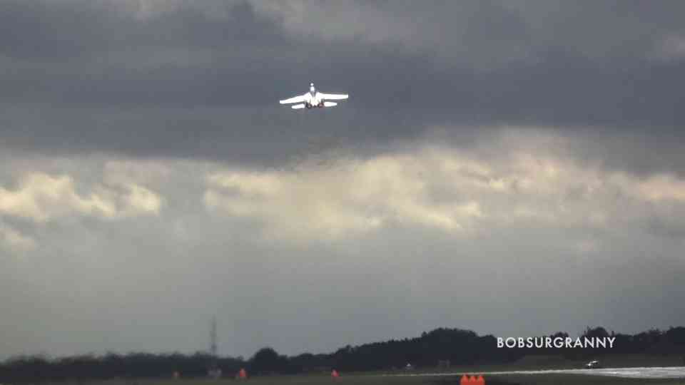 Watch the Ukrainian Su-27 roll before it even leaves the runway