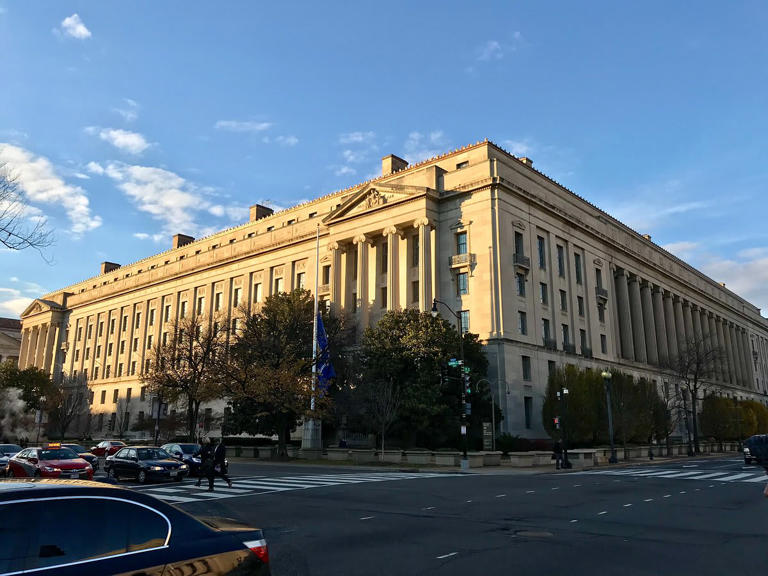 Trump DOJ seeks identities of anonymous Reddit and X users over anti ...