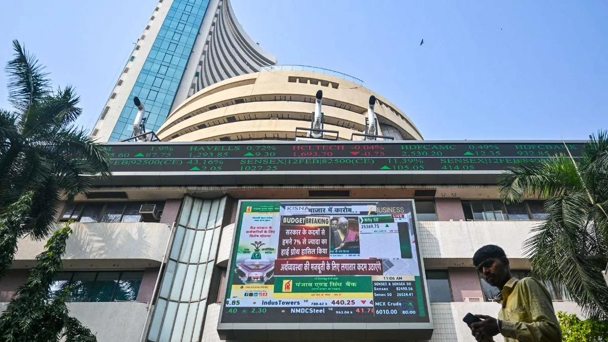 Stock market ends in the red; Sensex loses 500 points