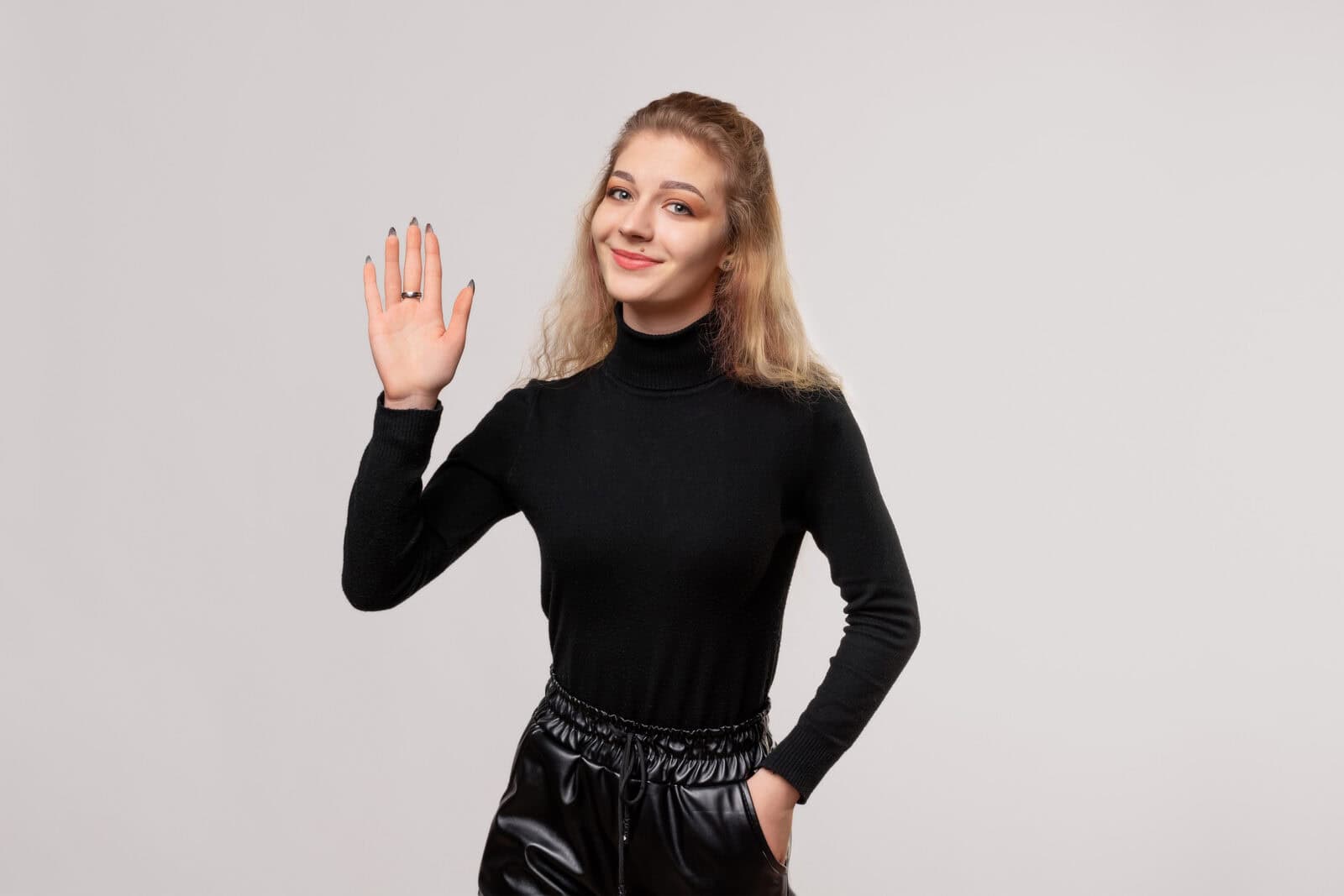 10 personality traits common in people who mostly wear black