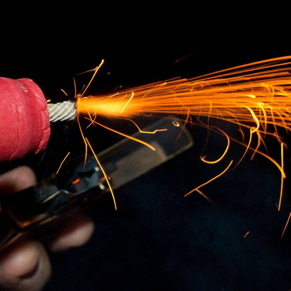Beim Hantieren mit Pyrotechnik – Mann (33) trennt sich Finger ab