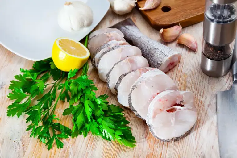 Cómo cocinar la merluza congelada para que te quede igual de jugosa que ...