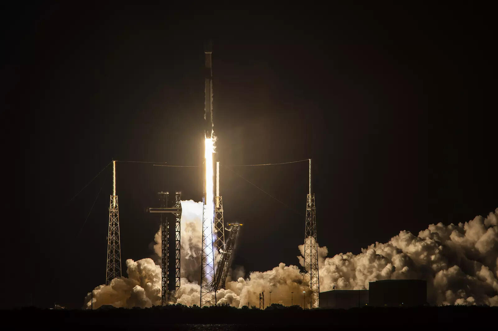 SpaceX Falcon 9 launches 29 Starlink satellites and lands near the Bahamas