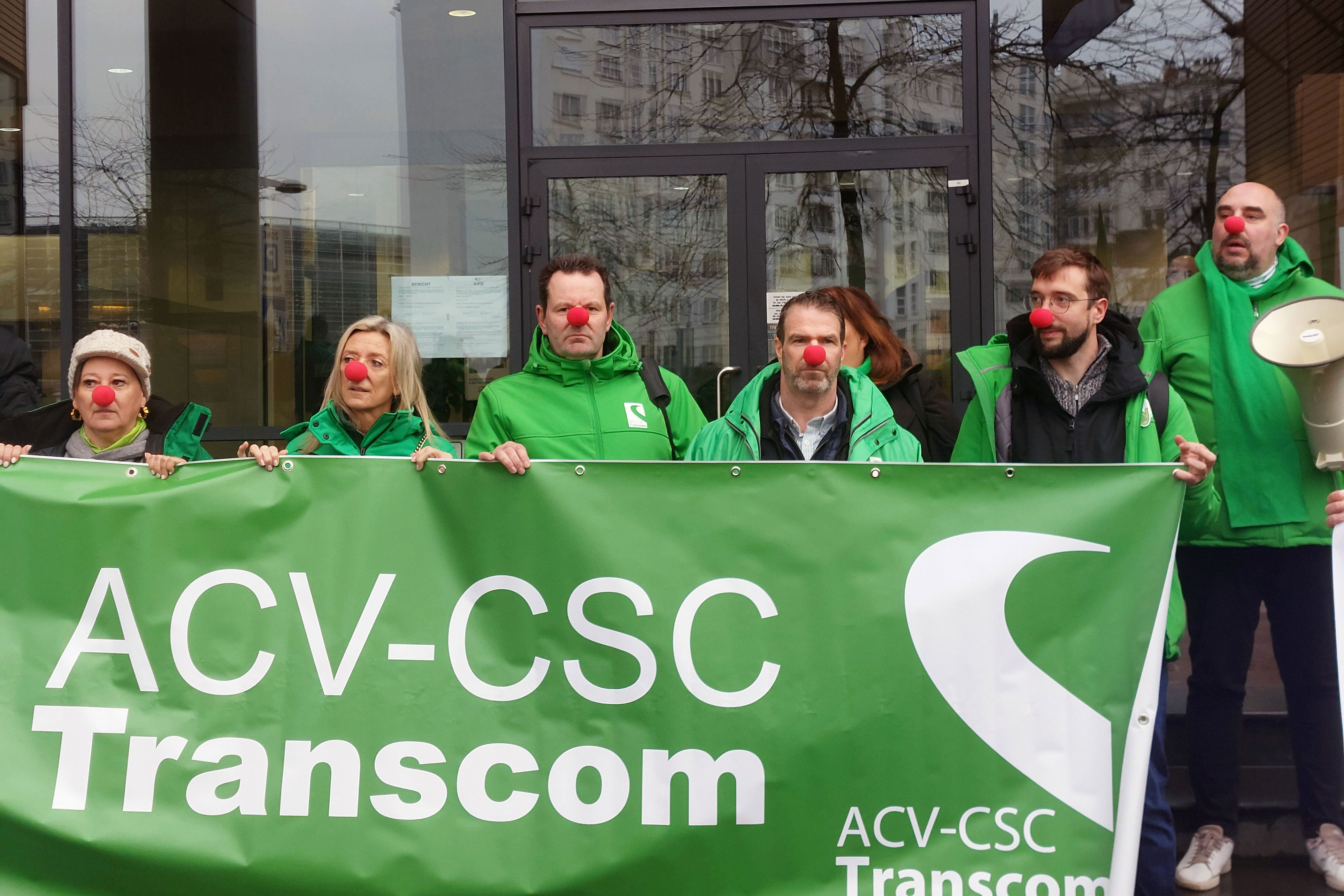 ACV-Transcom betoogt met clownsneuzen om absurde regeringsmaatregelen ...