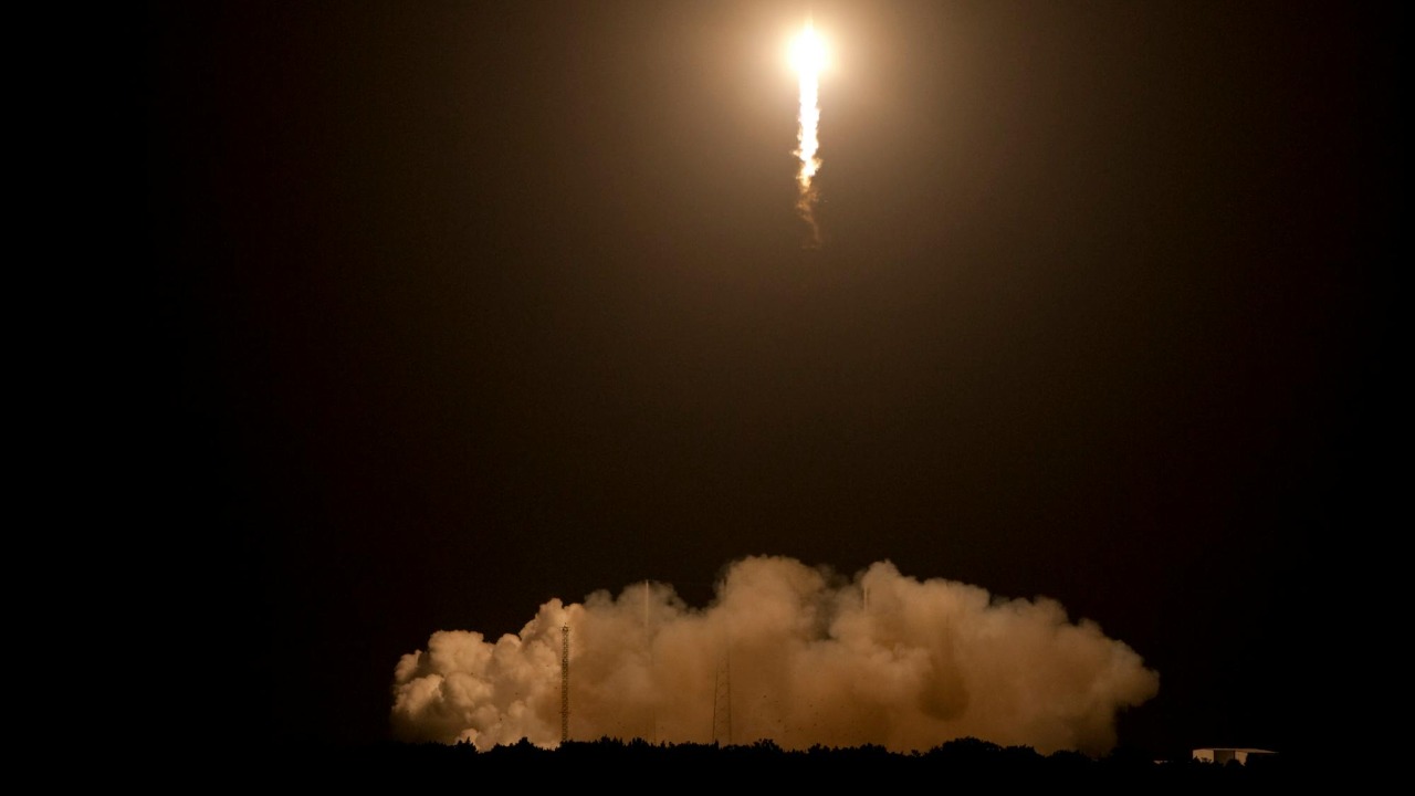 SpaceX rocket fireball unleashes massive plume of toxic lithium