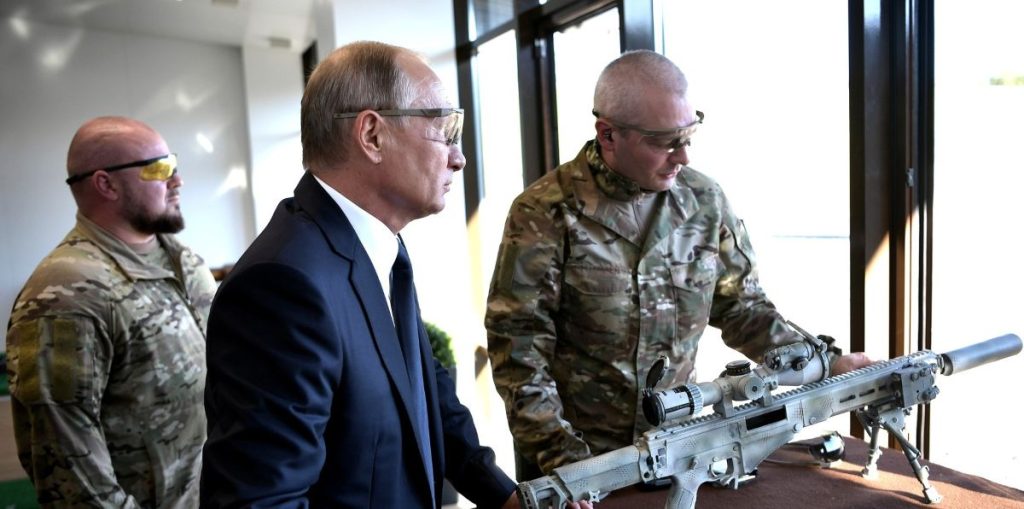 Putin builds 'parallel army' to protect himself, defense expert warns