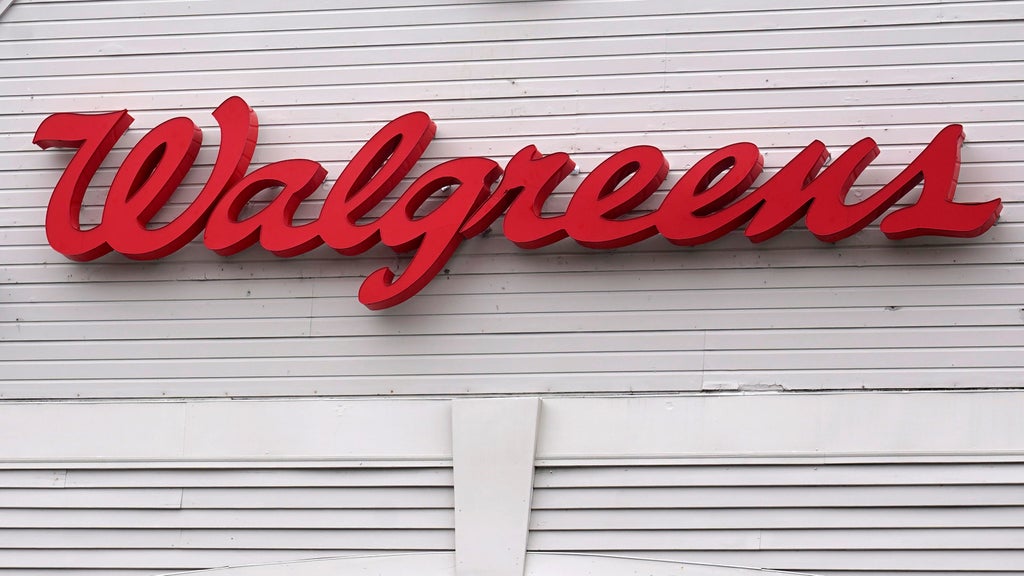 Walgreens cutting nearly 470 jobs in Illinois