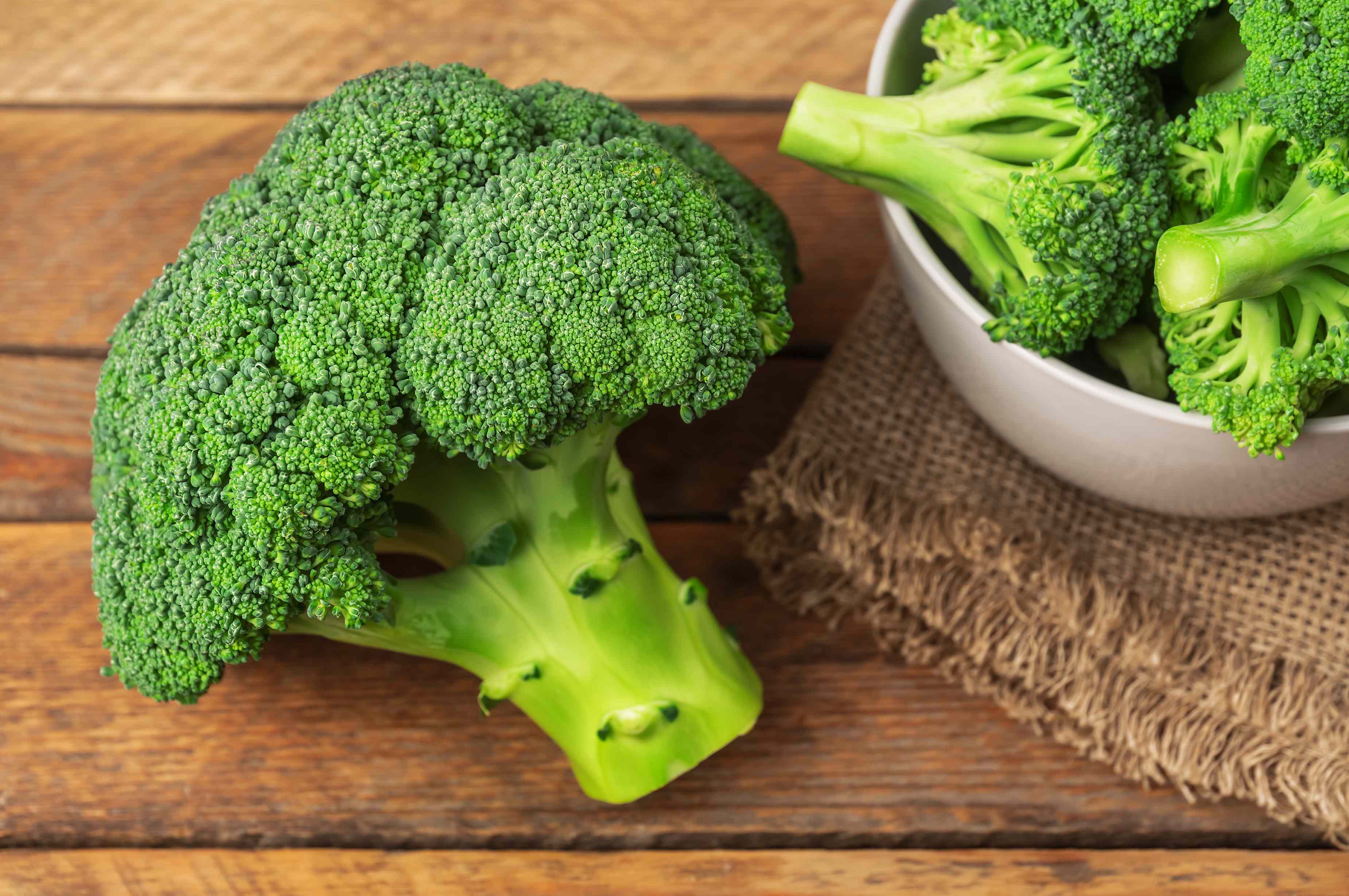 10 foods with more fiber than broccoli