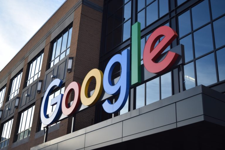 Google Maps now with less maps