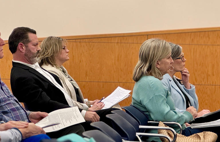 Commissioners vote 5-2 to end county operation of teen clinic