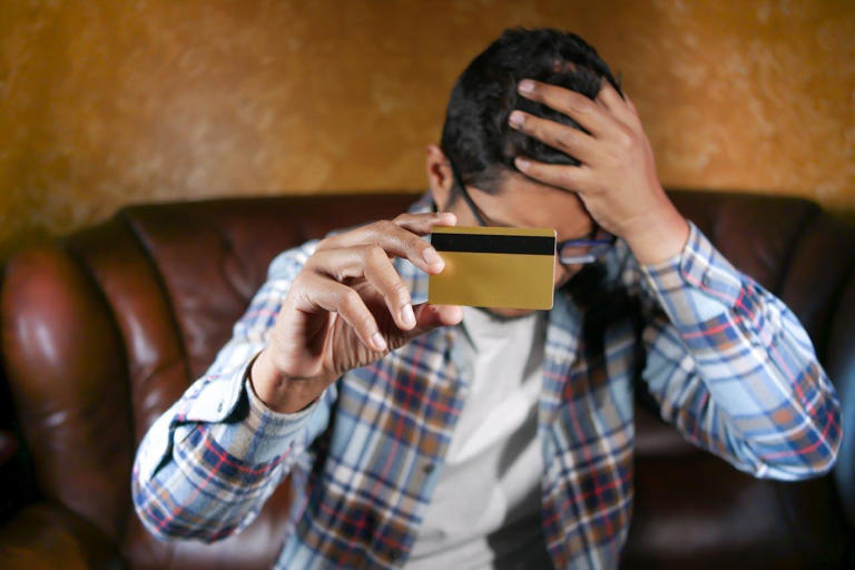Credit card debt hits record highs: Why Canadians are maxing out