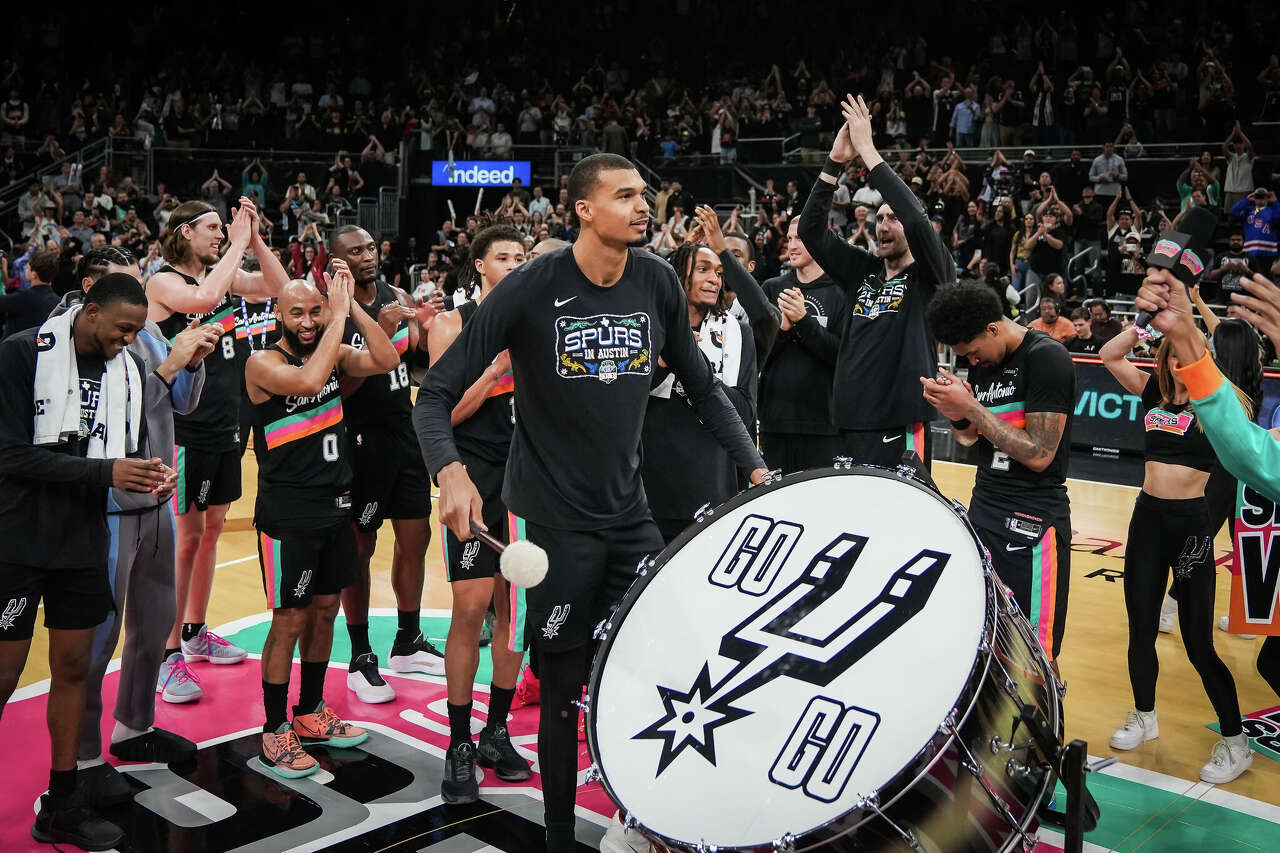 Spurs sweep NBA's monthly West awards after going 11-0 in February