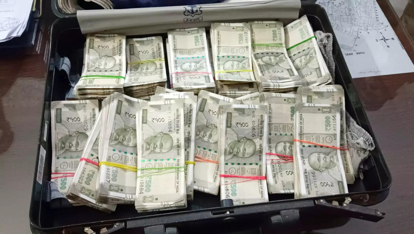 Rs18 lakh in cash seized from car, hawala link suspected