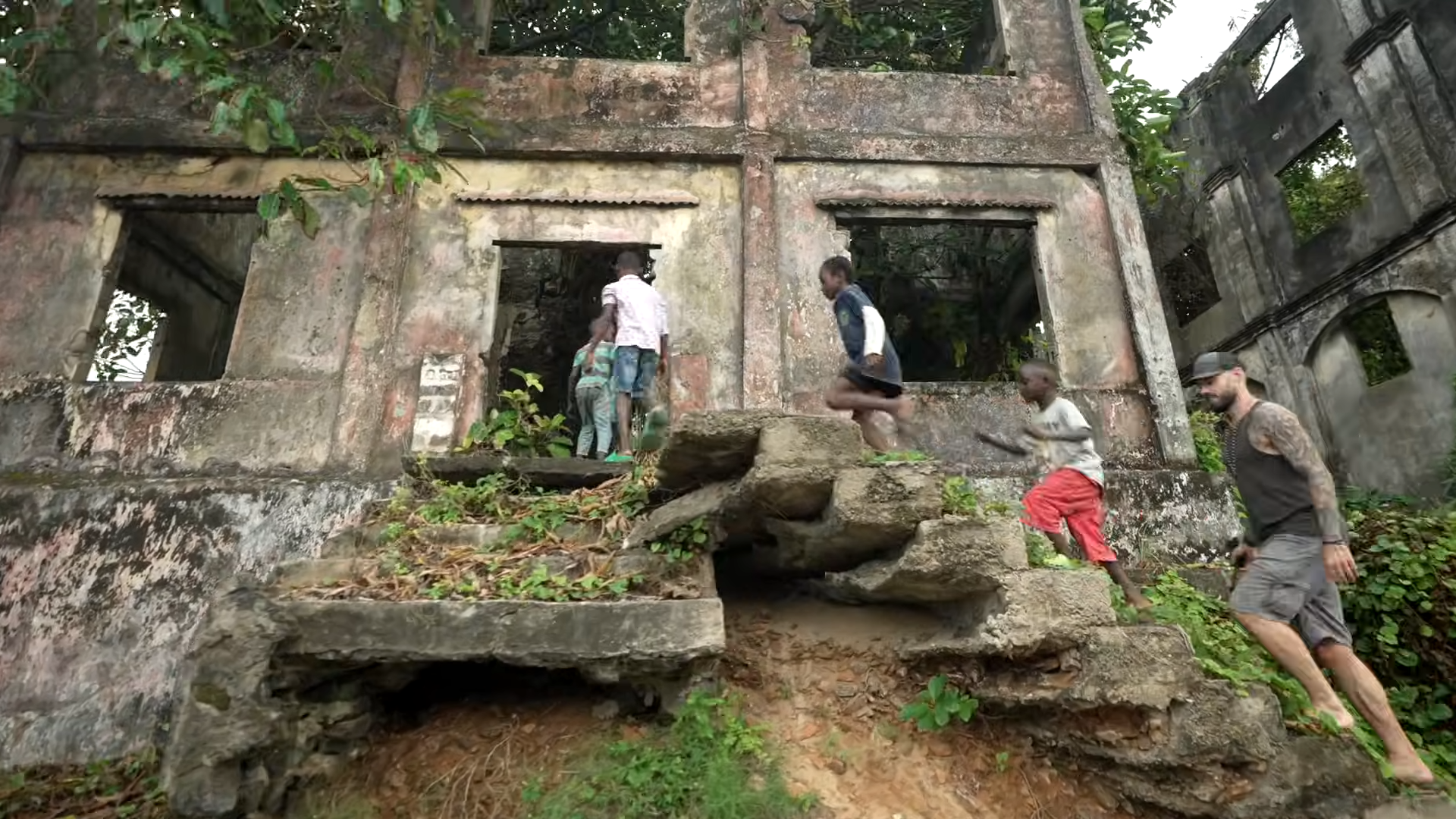 The Freemason lodge ruins led us to a forgotten palace