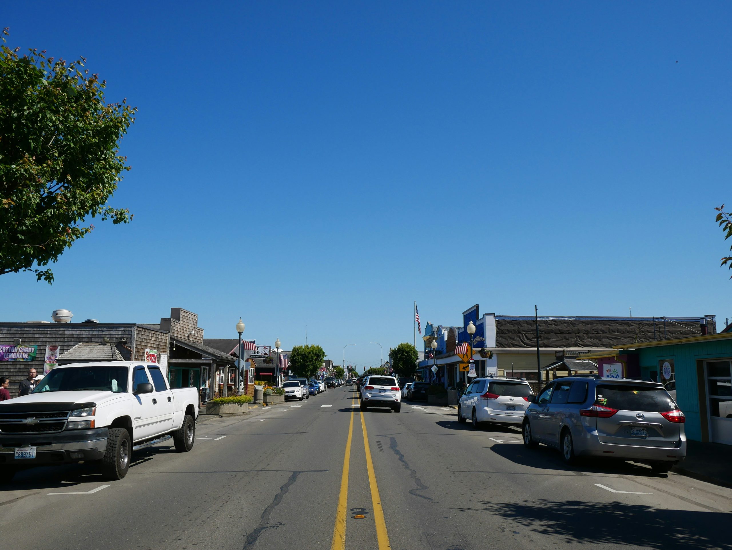 Midwest small towns with thriving Main Street culture