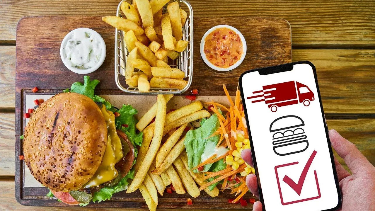 Nobody warns you about this: 9 restaurants where hidden fees are ...