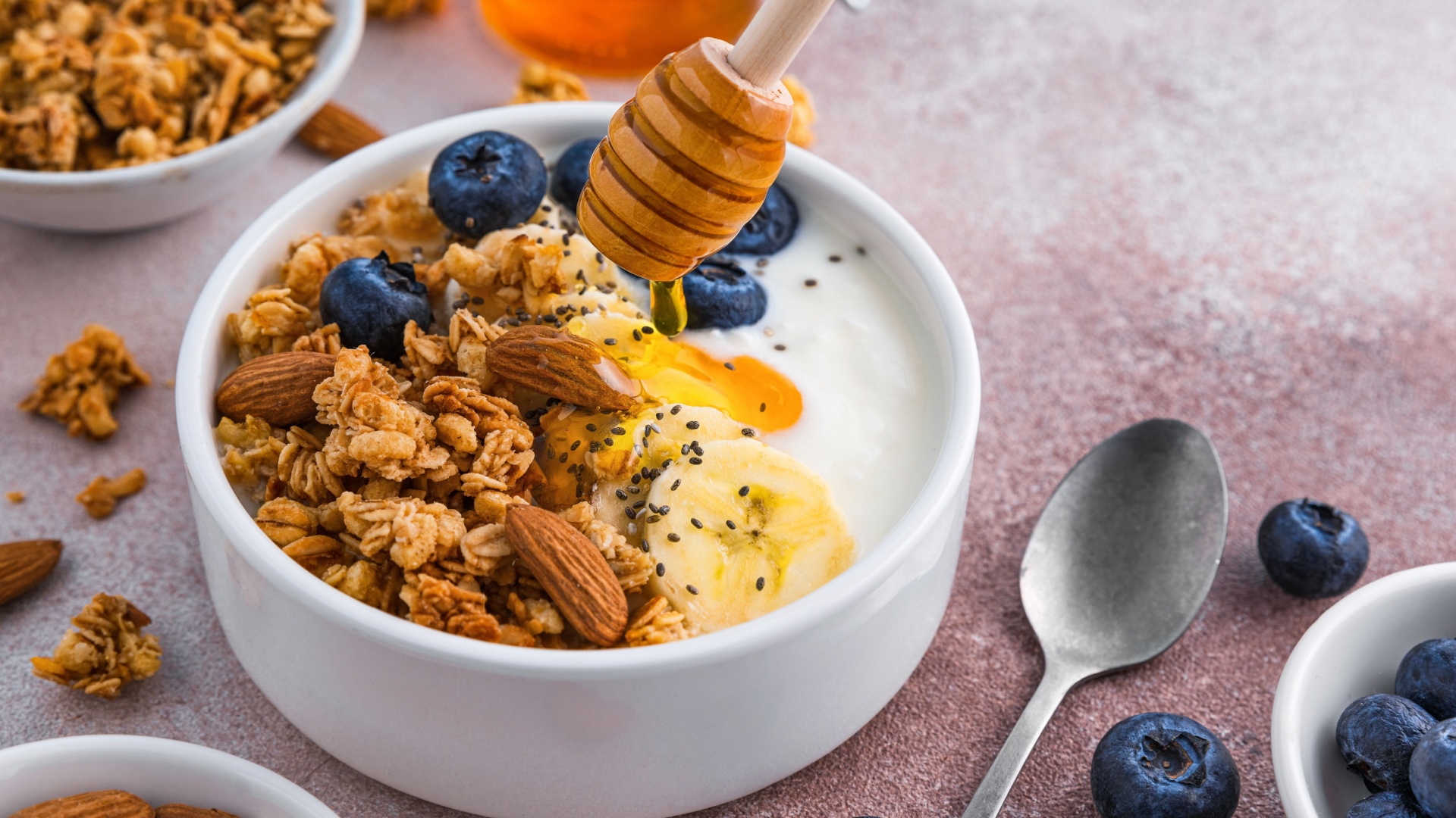 12 foods nutritionists say pair best with Greek yoghurt