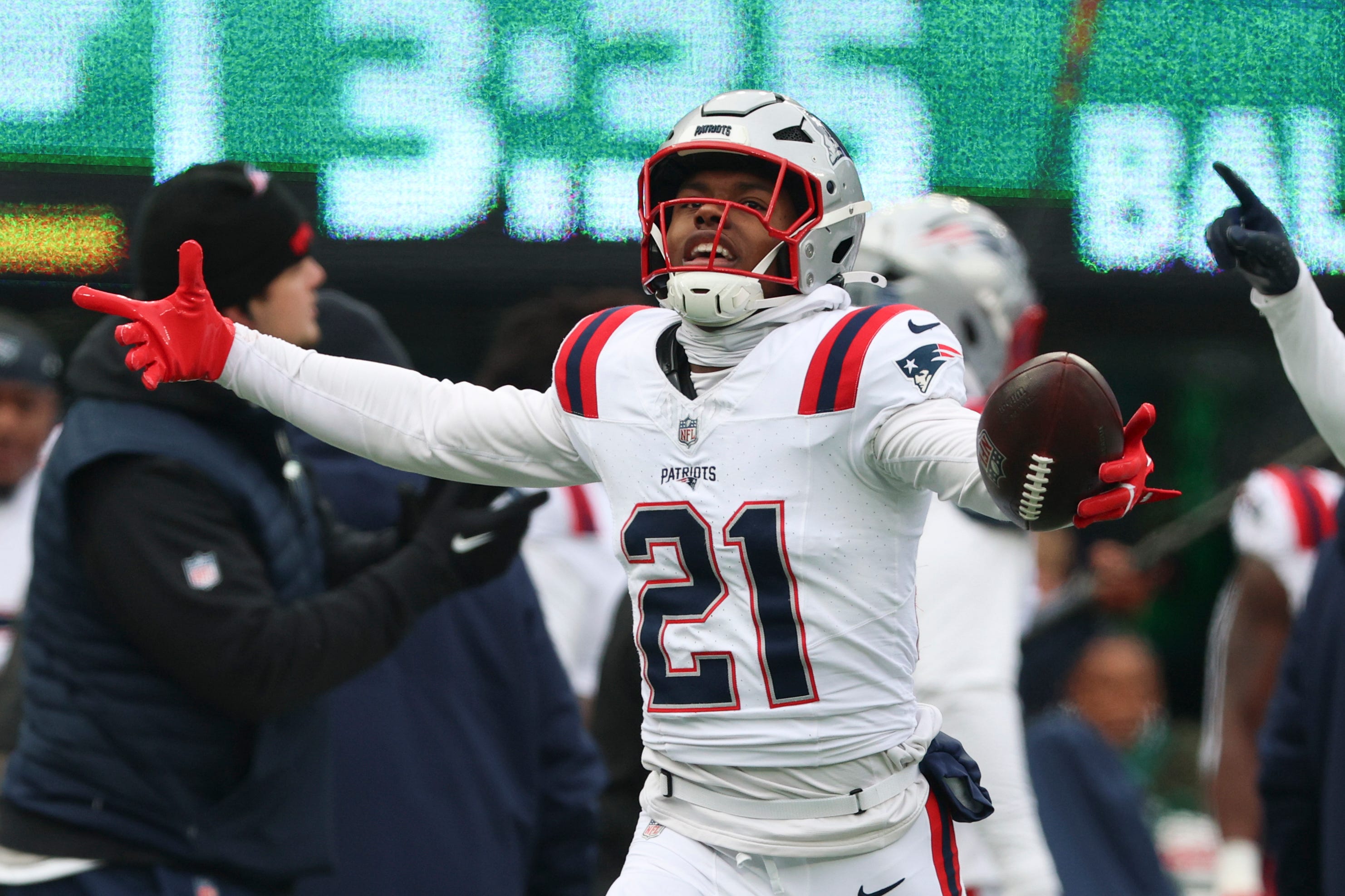What is Patriots S Jaylinn Hawkins' estimated value in free agency?