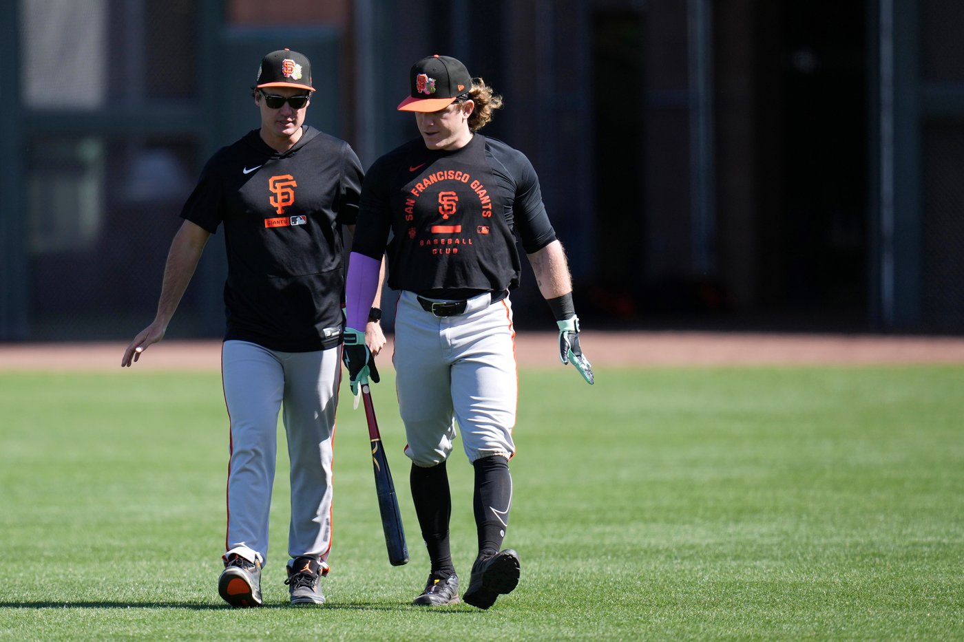 Jung Hoo Lee works to find rhythm in right field after Giants signed ...